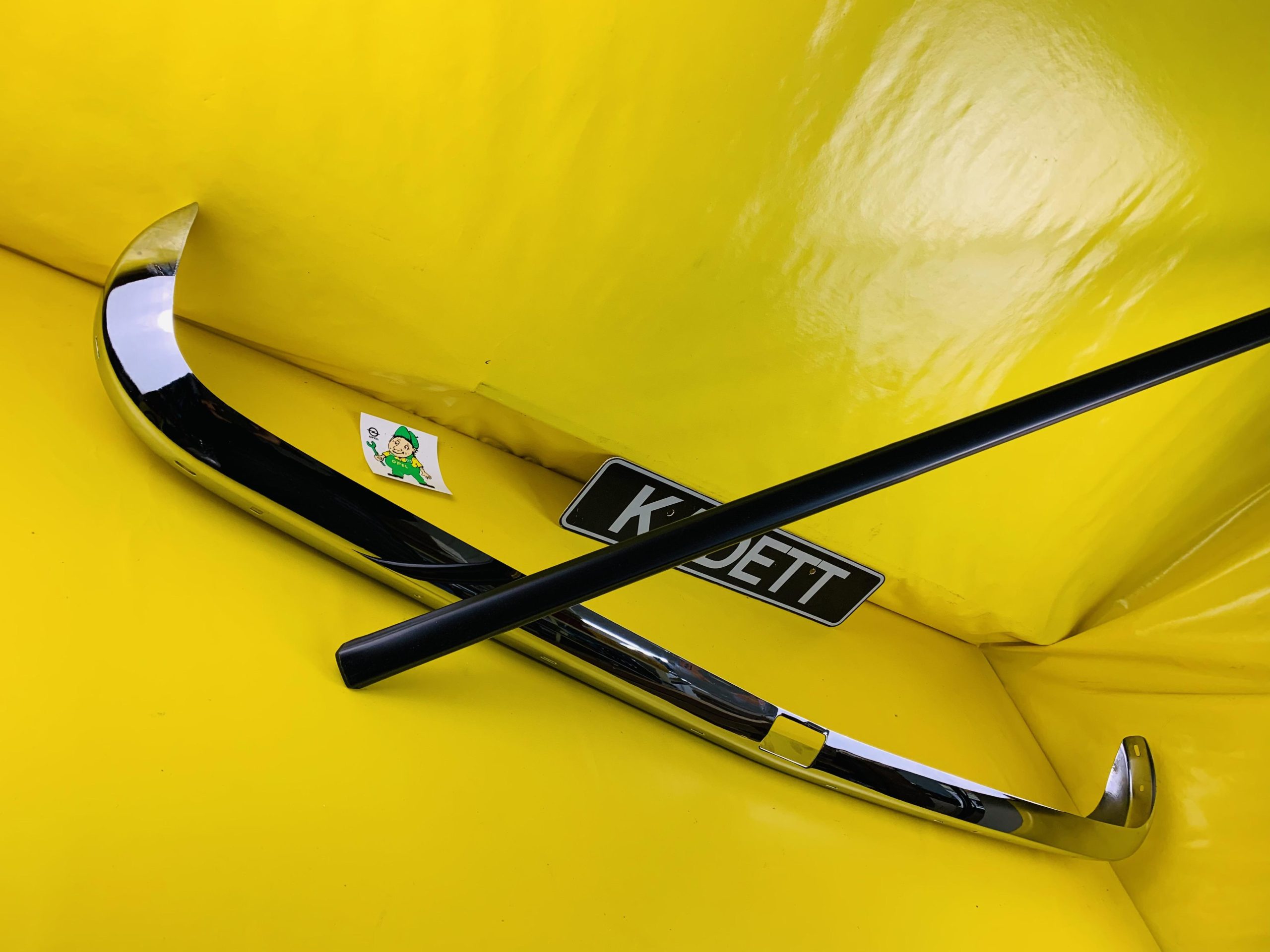 NEU ORIGINAL OPEL Kadett C hi. Stoßstange + Gummileiste Chrom Bumper ...
