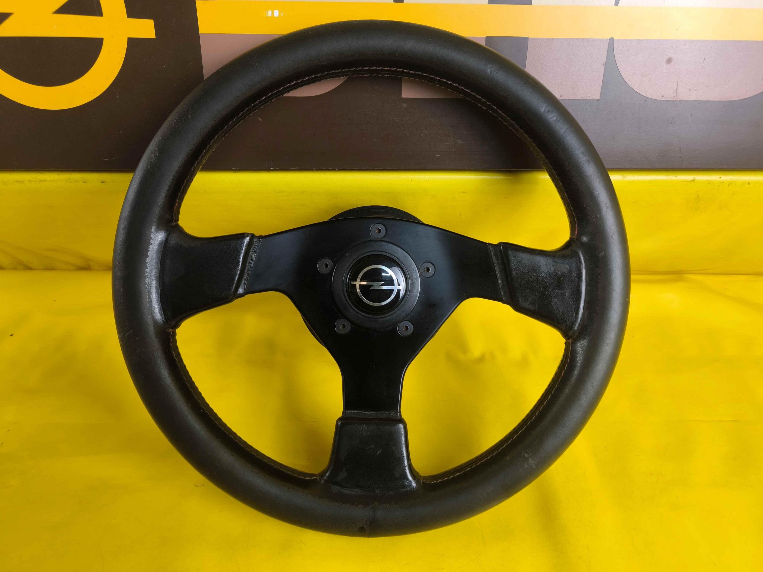 Sportlenkrad Opel Oldtimer Victor Verona Leder Lenkrad Gebraucht – OpelShop